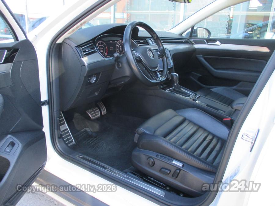 White Volkswagen Passat 2018 in Tartu, with an engine capacity of 2.00 L and mileage of 150 thousand km for 18590 €, photo 10 on AUTOMOTO.COM.LV