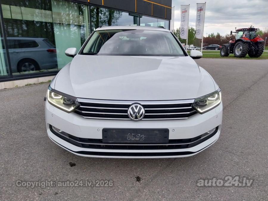 White Volkswagen Passat 2018 in Viljandi, with an engine capacity of 1.60 L and mileage of 132 thousand km for 13900 €, photo 4 on AUTOMOTO.COM.LV