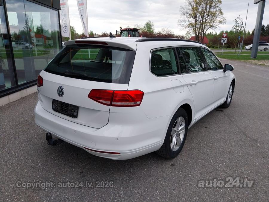 White Volkswagen Passat 2018 in Viljandi, with an engine capacity of 1.60 L and mileage of 132 thousand km for 13900 €, photo 5 on AUTOMOTO.COM.LV