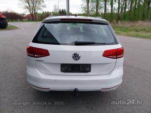 White Volkswagen Passat 2018 in Viljandi, with an engine capacity of 1.60 L and mileage of 132 thousand km for 13900 €, photo 7 on AUTOMOTO.COM.LV