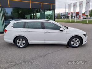White Volkswagen Passat 2018 in Viljandi, with an engine capacity of 1.60 L and mileage of 132 thousand km for 13900 €, photo 8 on AUTOMOTO.COM.LV