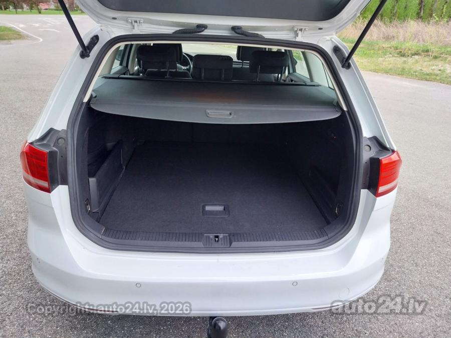 White Volkswagen Passat 2018 in Viljandi, with an engine capacity of 1.60 L and mileage of 132 thousand km for 13900 €, photo 10 on AUTOMOTO.COM.LV