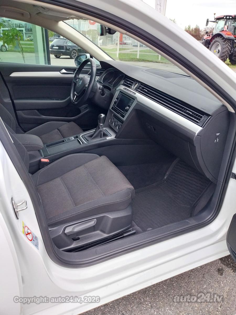 White Volkswagen Passat 2018 in Viljandi, with an engine capacity of 1.60 L and mileage of 132 thousand km for 13900 €, photo 13 on AUTOMOTO.COM.LV