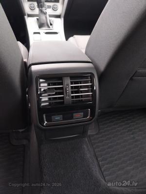 White Volkswagen Passat 2018 in Viljandi, with an engine capacity of 1.60 L and mileage of 132 thousand km for 13900 €, photo 16 on AUTOMOTO.COM.LV