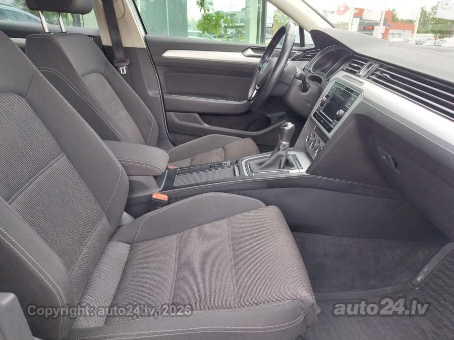 White Volkswagen Passat 2018 in Viljandi, with an engine capacity of 1.60 L and mileage of 132 thousand km for 13900 €, photo 17 on AUTOMOTO.COM.LV