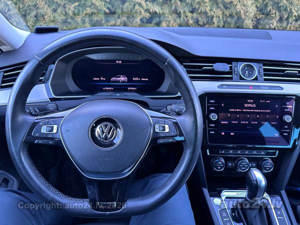 White Volkswagen Passat 2018 in Tallinn, with an engine capacity of 2.00 L and mileage of 236 thousand km for 14900 €, photo 10 on AUTOMOTO.COM.LV