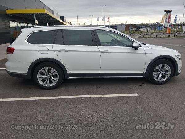 White Volkswagen Passat 2018 in Tallinn, with an engine capacity of 2.00 L and mileage of 252 thousand km for 14880 €, photo 6 on AUTOMOTO.COM.LV