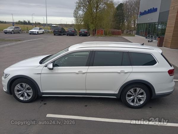 White Volkswagen Passat 2018 in Tallinn, with an engine capacity of 2.00 L and mileage of 252 thousand km for 14880 €, photo 7 on AUTOMOTO.COM.LV