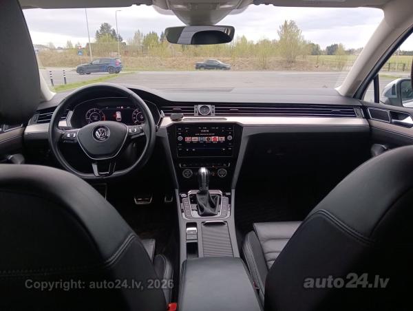White Volkswagen Passat 2018 in Tallinn, with an engine capacity of 2.00 L and mileage of 252 thousand km for 14880 €, photo 10 on AUTOMOTO.COM.LV