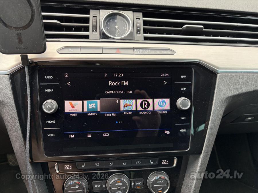 White Volkswagen Passat 2018 in Rapla, with an engine capacity of 2.00 L and mileage of 332 thousand km for 15000 €, photo 11 on AUTOMOTO.COM.LV