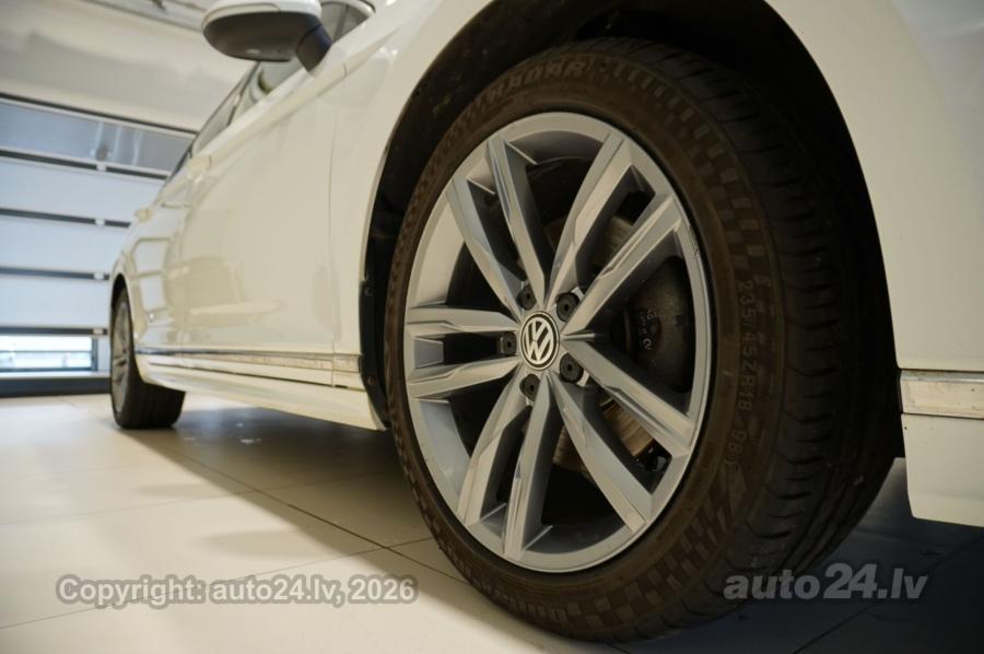 White Volkswagen Passat 2018 in Tallinn, with an engine capacity of 1.40 L and mileage of 148 thousand km for 14500 €, photo 6 on AUTOMOTO.COM.LV