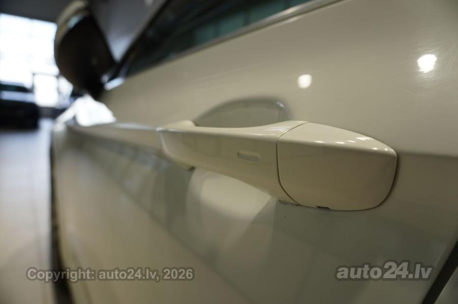 White Volkswagen Passat 2018 in Tallinn, with an engine capacity of 1.40 L and mileage of 148 thousand km for 14500 €, photo 14 on AUTOMOTO.COM.LV