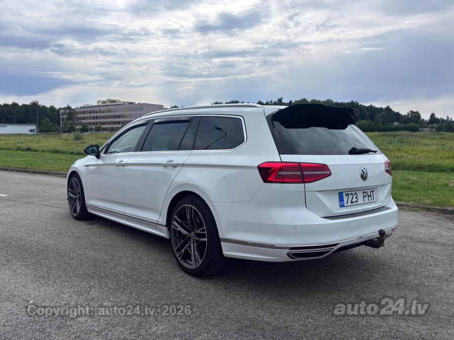White Volkswagen Passat 2018 in Tallinn, with an engine capacity of 2.00 L and mileage of 301 thousand km for 15900 €, photo 4 on AUTOMOTO.COM.LV