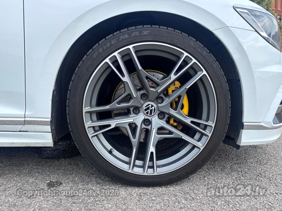 White Volkswagen Passat 2018 in Tallinn, with an engine capacity of 2.00 L and mileage of 301 thousand km for 15900 €, photo 6 on AUTOMOTO.COM.LV