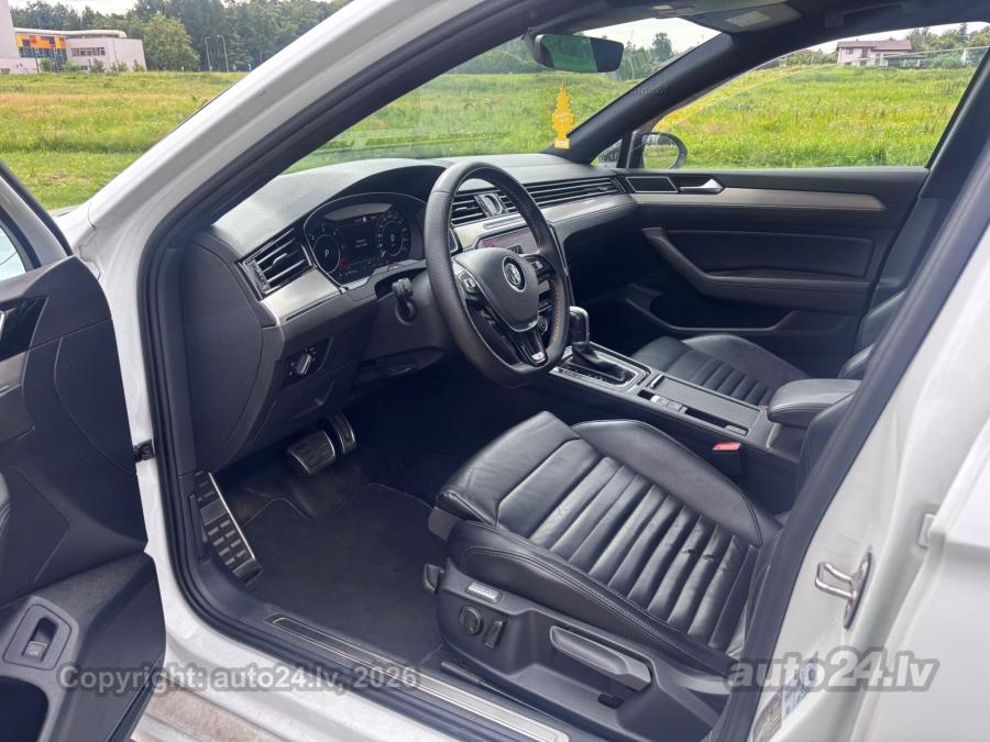 White Volkswagen Passat 2018 in Tallinn, with an engine capacity of 2.00 L and mileage of 301 thousand km for 15900 €, photo 8 on AUTOMOTO.COM.LV