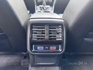 White Volkswagen Passat 2018 in Tallinn, with an engine capacity of 2.00 L and mileage of 301 thousand km for 15900 €, photo 10 on AUTOMOTO.COM.LV