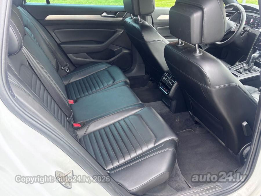 White Volkswagen Passat 2018 in Tallinn, with an engine capacity of 2.00 L and mileage of 301 thousand km for 15900 €, photo 12 on AUTOMOTO.COM.LV
