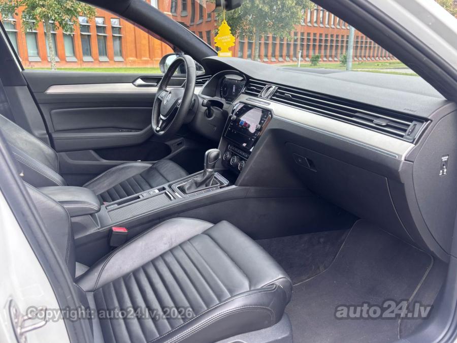 White Volkswagen Passat 2018 in Tallinn, with an engine capacity of 2.00 L and mileage of 301 thousand km for 15900 €, photo 13 on AUTOMOTO.COM.LV