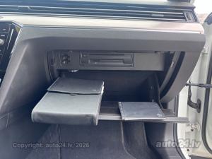 White Volkswagen Passat 2018 in Tallinn, with an engine capacity of 2.00 L and mileage of 301 thousand km for 15900 €, photo 14 on AUTOMOTO.COM.LV