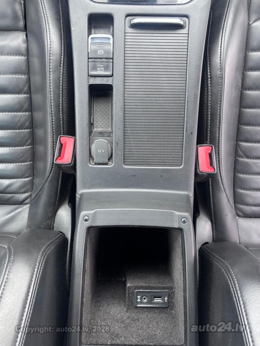 White Volkswagen Passat 2018 in Tallinn, with an engine capacity of 2.00 L and mileage of 301 thousand km for 15900 €, photo 15 on AUTOMOTO.COM.LV