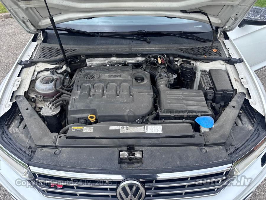 White Volkswagen Passat 2018 in Tallinn, with an engine capacity of 2.00 L and mileage of 301 thousand km for 15900 €, photo 16 on AUTOMOTO.COM.LV