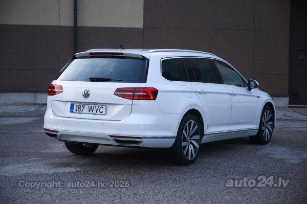 White Volkswagen Passat 2018 in Tallinn, with an engine capacity of 2.00 L and mileage of 208 thousand km for 15000 €, photo 4 on AUTOMOTO.COM.LV