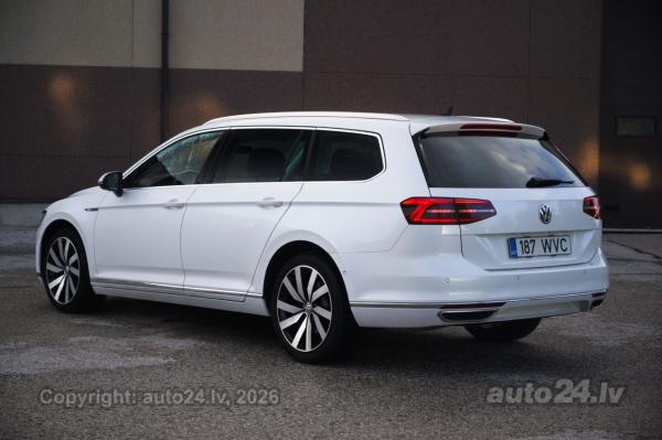 White Volkswagen Passat 2018 in Tallinn, with an engine capacity of 2.00 L and mileage of 208 thousand km for 15000 €, photo 5 on AUTOMOTO.COM.LV