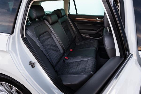 Balts Volkswagen Passat 2018 Rīga, ar dzinēja tilpumu 1.80 L un nobraukumu 83 tūkst. km par 13950 €, foto 8 vietnē AUTOMOTO.COM.LV