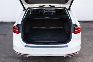 Balts Volkswagen Passat 2018 Rīga, ar dzinēja tilpumu 1.80 L un nobraukumu 83 tūkst. km par 13950 €, foto 9 vietnē AUTOMOTO.COM.LV