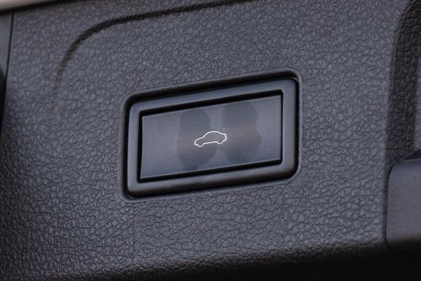 Balts Volkswagen Passat 2018 Rīga, ar dzinēja tilpumu 1.80 L un nobraukumu 83 tūkst. km par 13950 €, foto 10 vietnē AUTOMOTO.COM.LV
