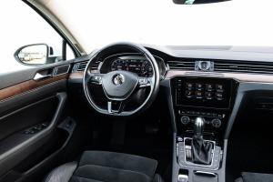 Balts Volkswagen Passat 2018 Rīga, ar dzinēja tilpumu 1.80 L un nobraukumu 83 tūkst. km par 13950 €, foto 12 vietnē AUTOMOTO.COM.LV