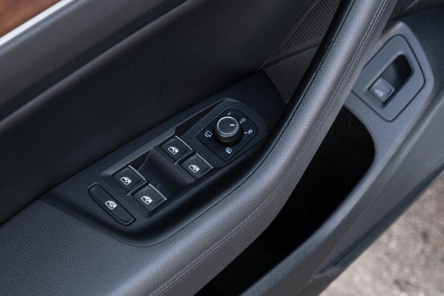Balts Volkswagen Passat 2018 Rīga, ar dzinēja tilpumu 1.80 L un nobraukumu 83 tūkst. km par 13950 €, foto 13 vietnē AUTOMOTO.COM.LV