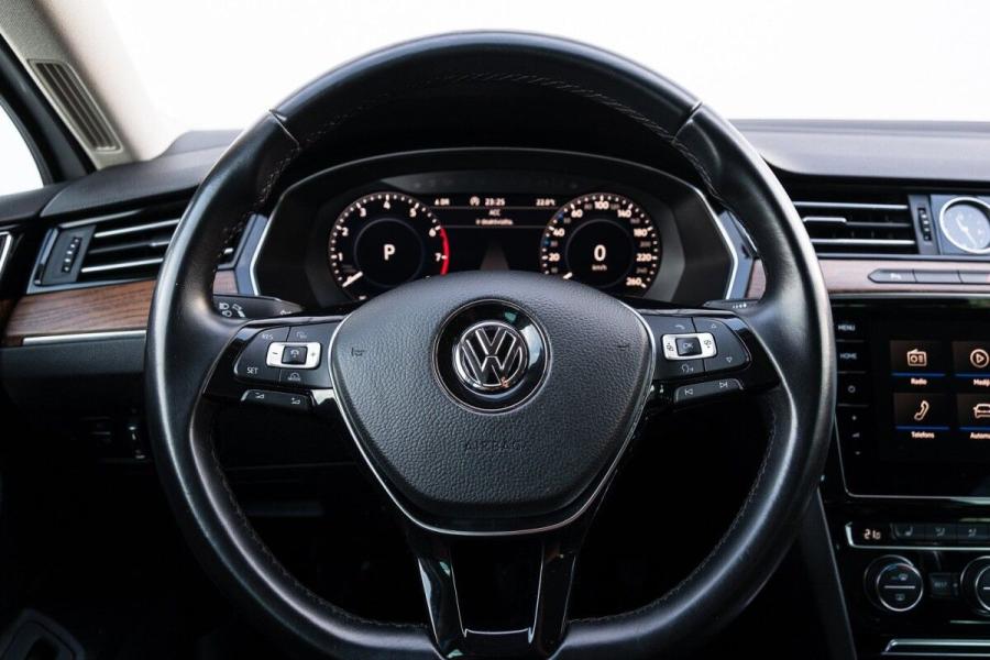Balts Volkswagen Passat 2018 Rīga, ar dzinēja tilpumu 1.80 L un nobraukumu 83 tūkst. km par 13950 €, foto 17 vietnē AUTOMOTO.COM.LV