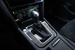 Balts Volkswagen Passat 2018 Rīga, ar dzinēja tilpumu 1.80 L un nobraukumu 83 tūkst. km par 13950 €, foto 23 vietnē AUTOMOTO.COM.LV