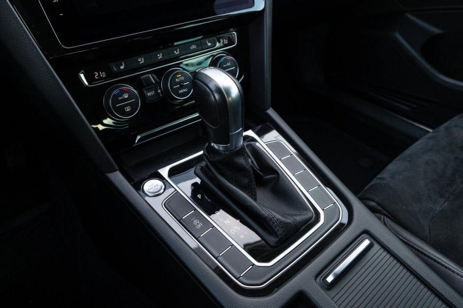 Balts Volkswagen Passat 2018 Rīga, ar dzinēja tilpumu 1.80 L un nobraukumu 83 tūkst. km par 13950 €, foto 23 vietnē AUTOMOTO.COM.LV