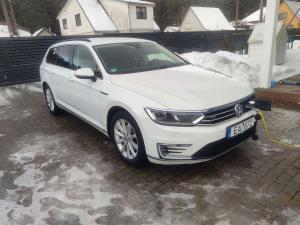 White Volkswagen Passat 2018 in Vilnius, with an engine capacity of 1.40 L and mileage of 157 thousand km for 15000 €, photo 3 on AUTOMOTO.COM.LV