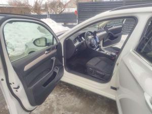 White Volkswagen Passat 2018 in Vilnius, with an engine capacity of 1.40 L and mileage of 157 thousand km for 15000 €, photo 10 on AUTOMOTO.COM.LV