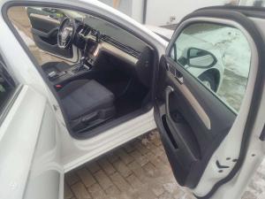 White Volkswagen Passat 2018 in Vilnius, with an engine capacity of 1.40 L and mileage of 157 thousand km for 15000 €, photo 11 on AUTOMOTO.COM.LV