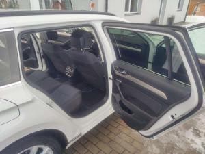 White Volkswagen Passat 2018 in Vilnius, with an engine capacity of 1.40 L and mileage of 157 thousand km for 15000 €, photo 12 on AUTOMOTO.COM.LV