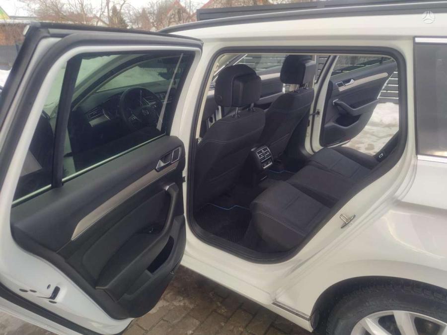 White Volkswagen Passat 2018 in Vilnius, with an engine capacity of 1.40 L and mileage of 157 thousand km for 15000 €, photo 13 on AUTOMOTO.COM.LV