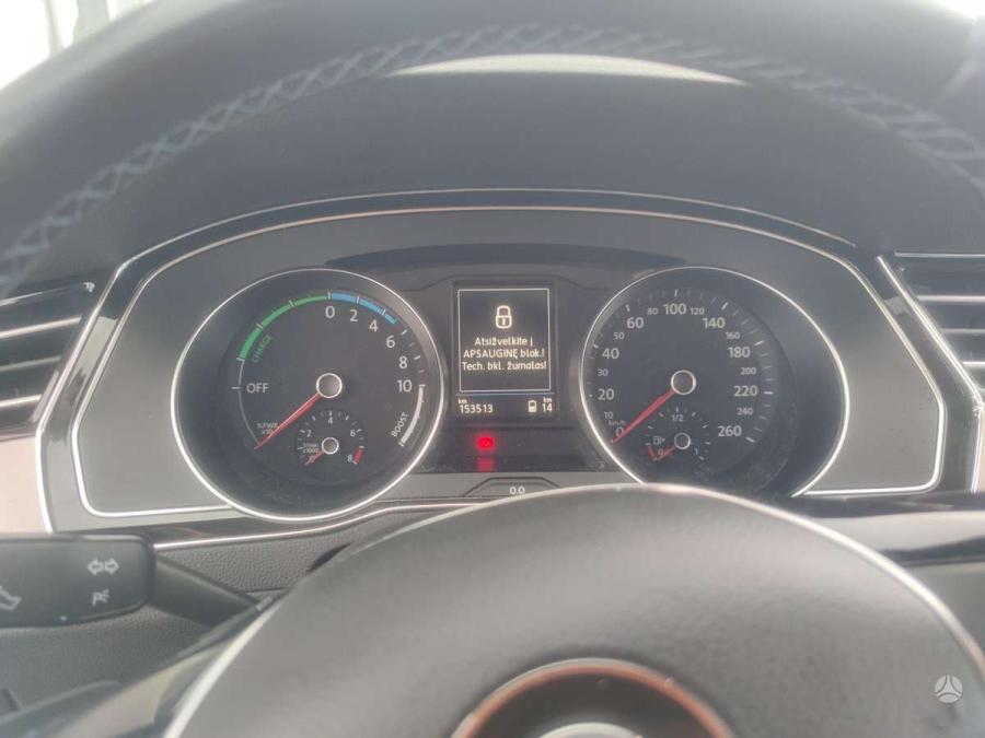 White Volkswagen Passat 2018 in Vilnius, with an engine capacity of 1.40 L and mileage of 157 thousand km for 15000 €, photo 16 on AUTOMOTO.COM.LV