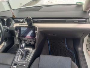 White Volkswagen Passat 2018 in Vilnius, with an engine capacity of 1.40 L and mileage of 157 thousand km for 15000 €, photo 17 on AUTOMOTO.COM.LV