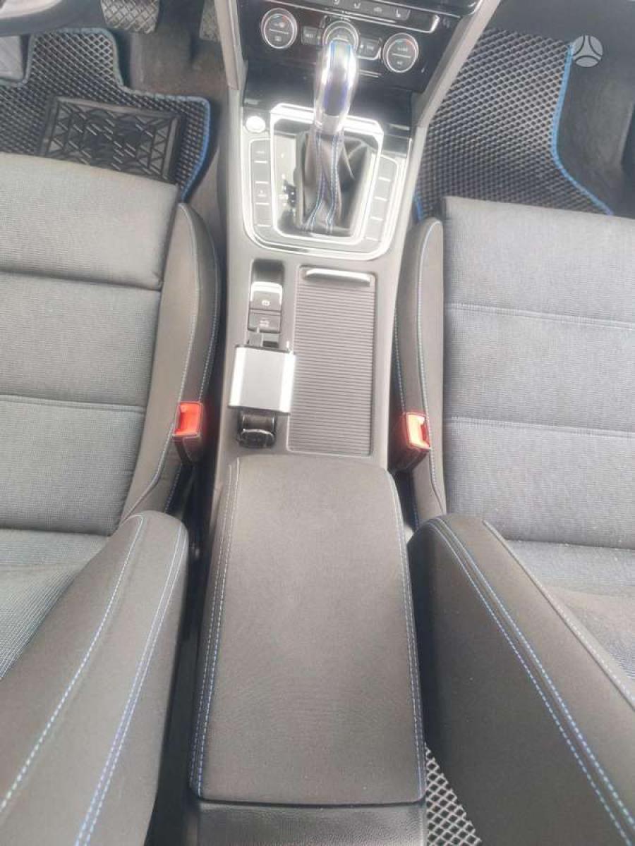 White Volkswagen Passat 2018 in Vilnius, with an engine capacity of 1.40 L and mileage of 157 thousand km for 15000 €, photo 19 on AUTOMOTO.COM.LV