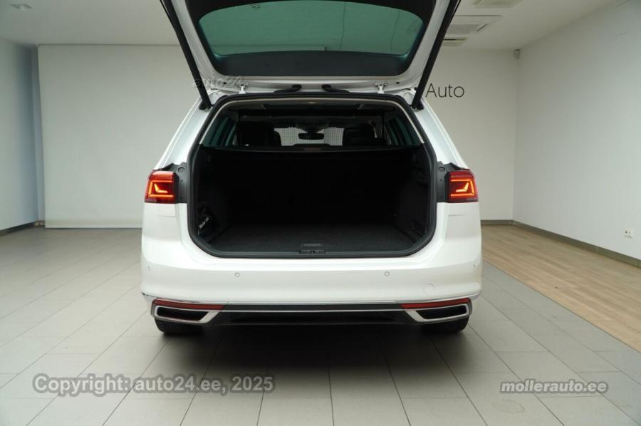 White Volkswagen Passat 2019 in Tallinn, with an engine capacity of 2.00 L and mileage of 144 thousand km for 21900 €, photo 8 on AUTOMOTO.COM.LV
