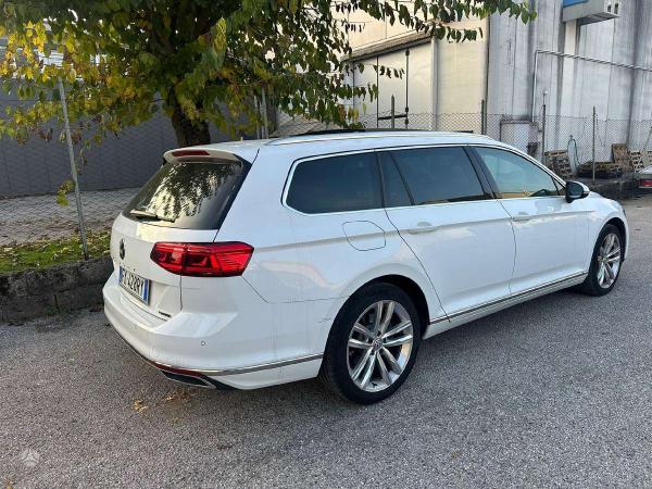 Balts Volkswagen Passat 2019 Kauņa, ar dzinēja tilpumu 2.00 L un nobraukumu 175 tūkst. km par 17950 €, foto 3 vietnē AUTOMOTO.COM.LV