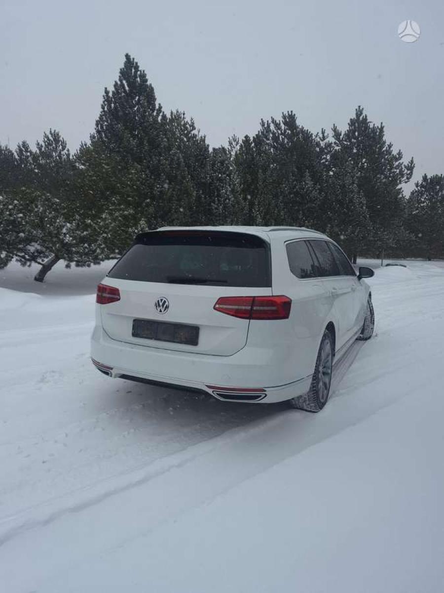 White Volkswagen Passat 2019 in Siauliai, with an engine capacity of 1.97 L and mileage of 302 thousand km for 12200 €, photo 4 on AUTOMOTO.COM.LV