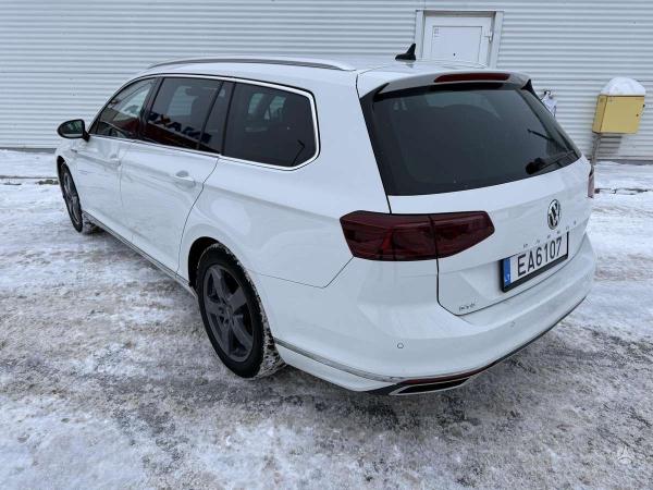 White Volkswagen Passat 2019 in Vilnius, with an engine capacity of 1.40 L and mileage of 156 thousand km for 15950 €, photo 4 on AUTOMOTO.COM.LV