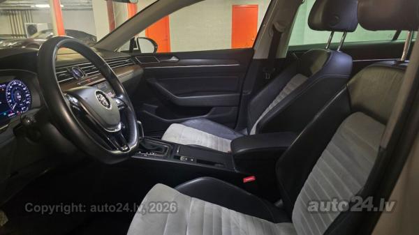 White Volkswagen Passat 2019 in Tallinn, with an engine capacity of 1.80 L and mileage of 128 thousand km for 19000 €, photo 8 on AUTOMOTO.COM.LV