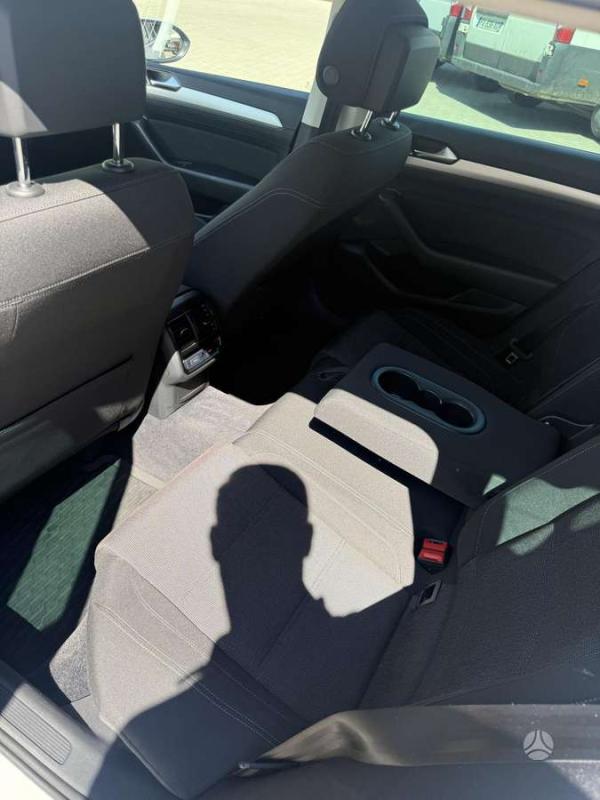 White Volkswagen Passat 2019 in Kaunas, with an engine capacity of 1.50 L and mileage of 376 thousand km for 7500 €, photo 9 on AUTOMOTO.COM.LV