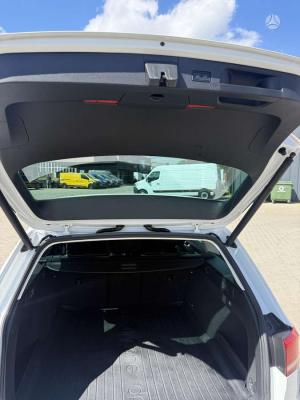 White Volkswagen Passat 2019 in Kaunas, with an engine capacity of 1.50 L and mileage of 376 thousand km for 7500 €, photo 11 on AUTOMOTO.COM.LV